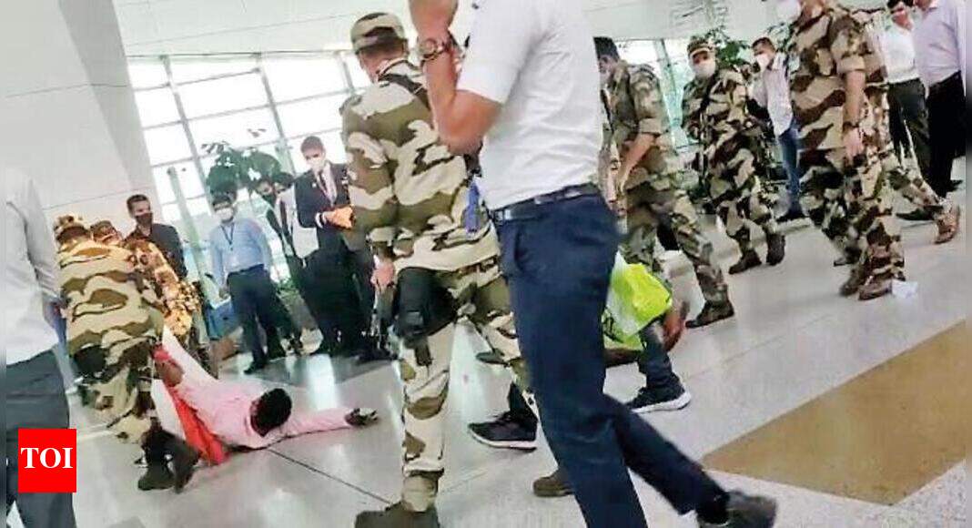 Flyer Creates Ruckus At Delhis Igi Airport Over Rt Pcr Report Delhi