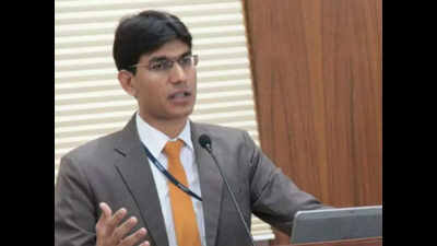 Madhya Pradesh: IAS officer Lokesh Kumar Jangid calls press meet ...