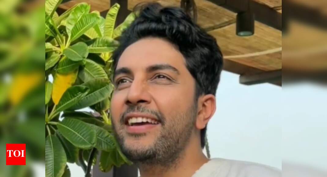 Parth Oza turns nostalgic, croons 'Piya Basanti Re' | Gujarati Movie ...