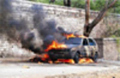 A real car for reel bomb -blast! - Times of India