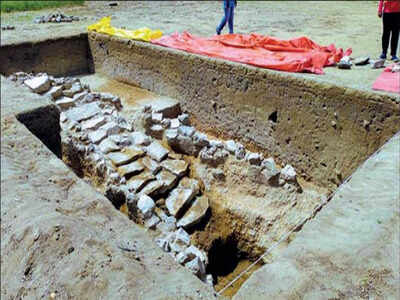 Stone well-like structure found at Kodumanal archaeological site in ...