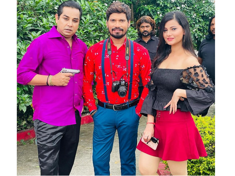 Pravesh Lal Yadav wraps up the shoot of 'Mickel Photographer'; pics ...