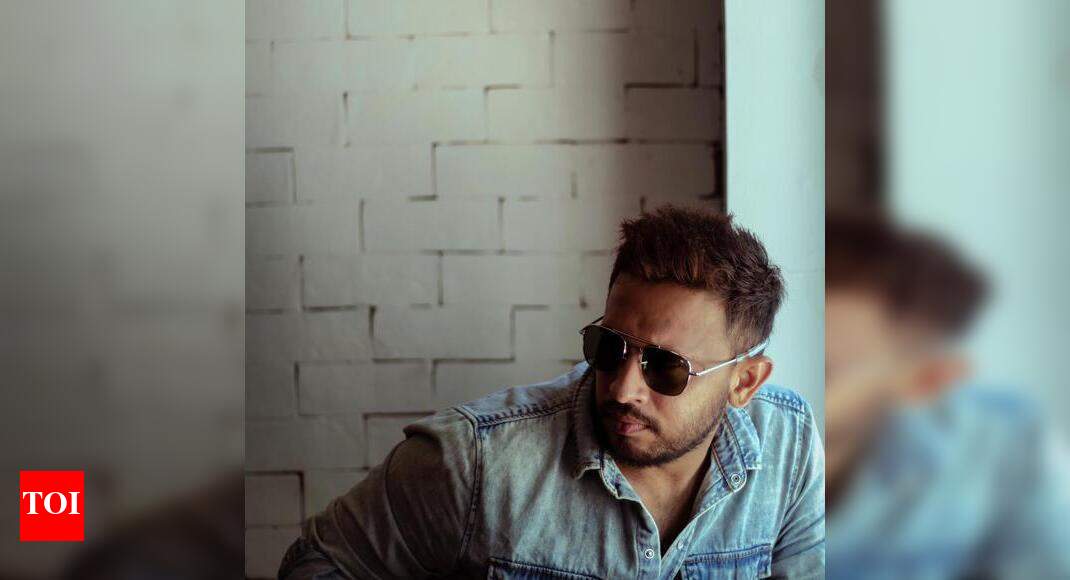 Here’s how Anindya helped Mimi treat her puppy | Bengali Movie News ...