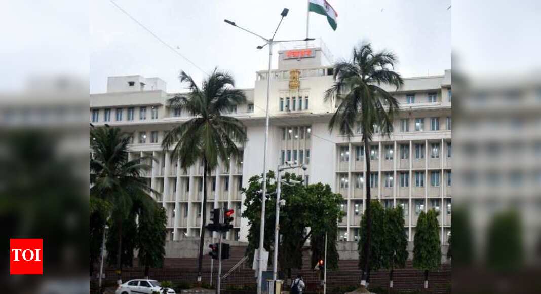 Mumbai: Man trying to protest in front of Mantralaya detained | Mumbai ... Mumbai: Man trying to protest in front of Mantralaya detained | Mumbai ...