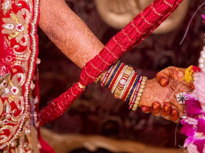 Uttar Pradesh: Bride arrives at in-laws house in chopper | Bareilly ...