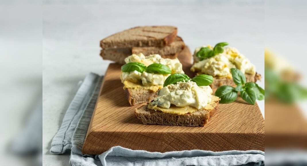 Hummus Toast Recipe: How to Make Hummus Toast Recipe | Homemade Hummus ...