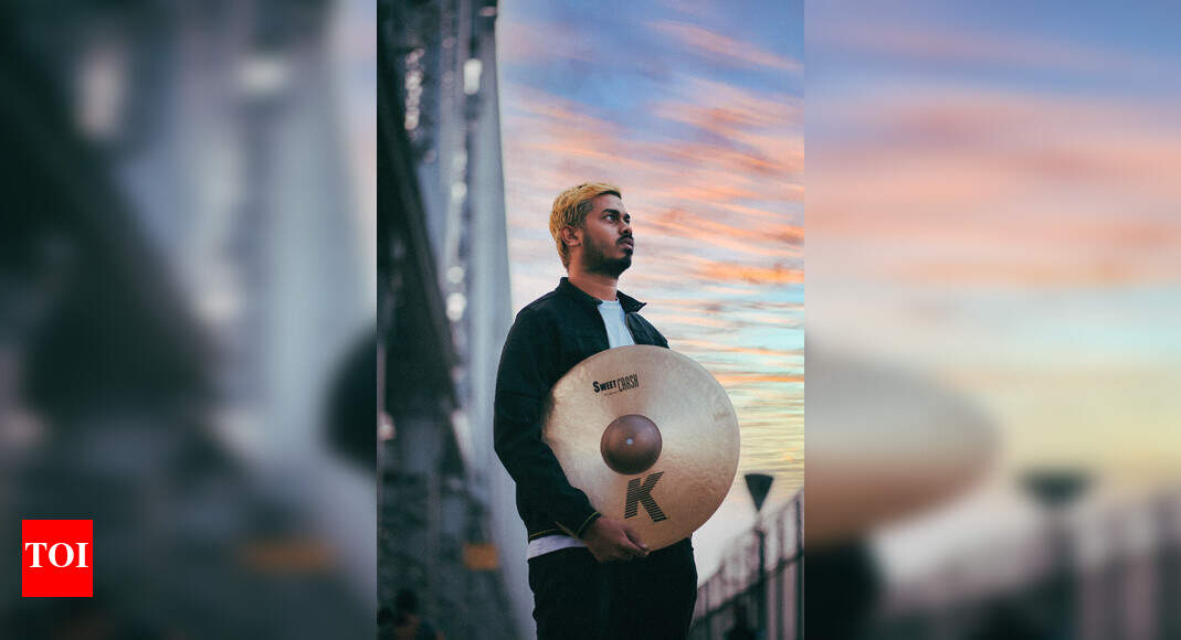 Sambit Chatterjee takes an initiative to help aspiring musicians | Bengali Movie News - Times of ...