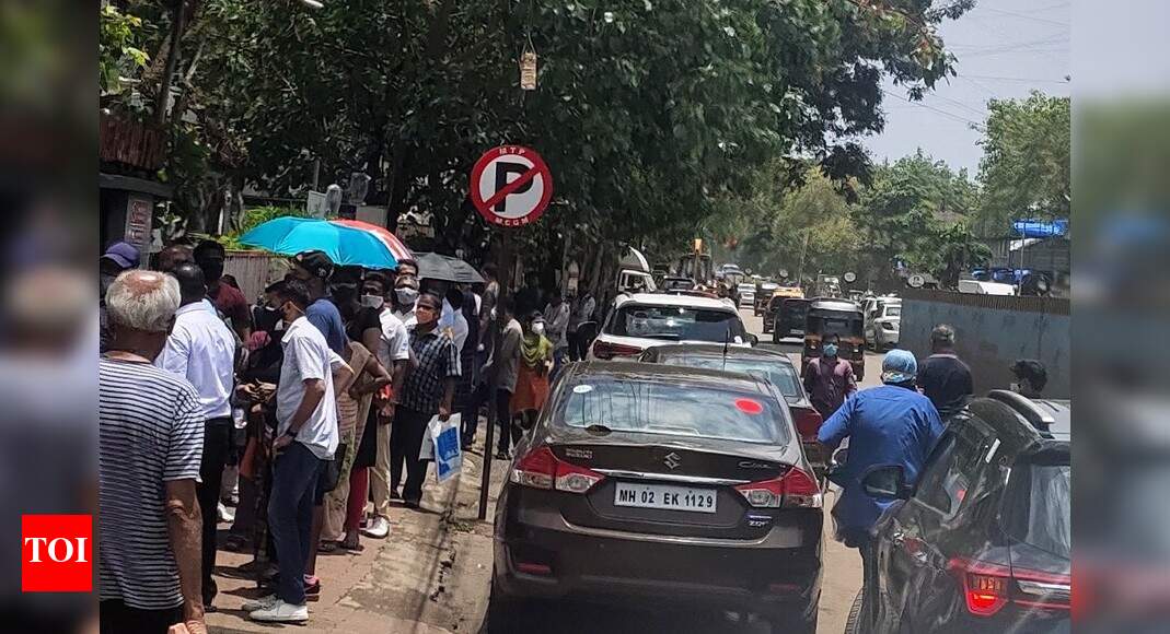 No Social distancing even at Hospital. - Times of India