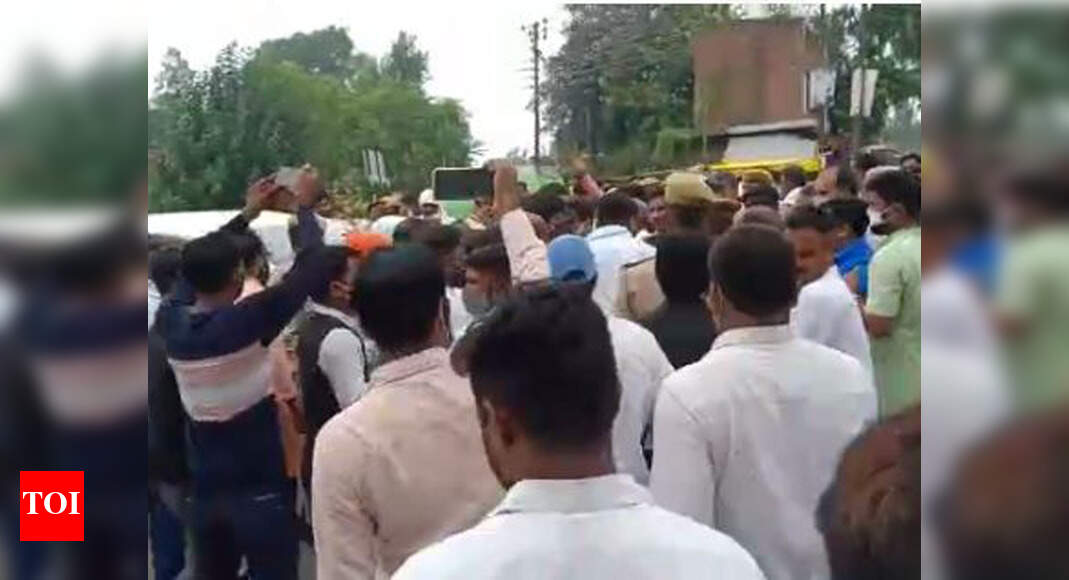 Violence erupts during filing of blockhead nominations in UP, SP ...