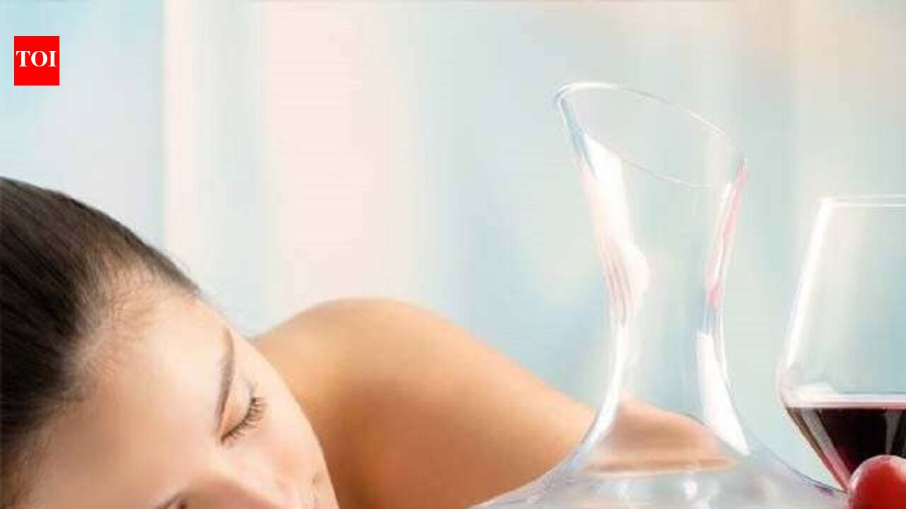 Red wine face packs for a great, glowing skin - The Times Reviews