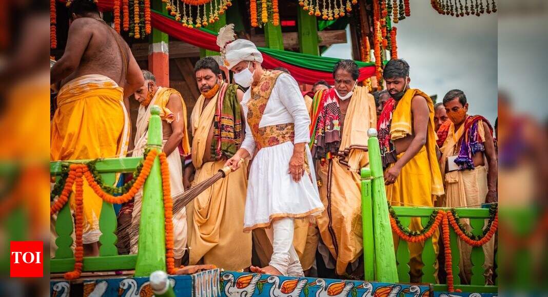 Odisha: Puri king completes 50 years of 'Chhera Pahanra' service on ...