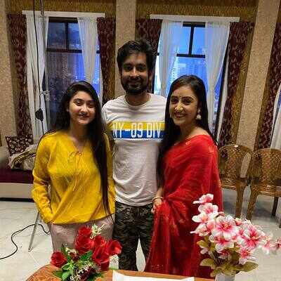 TV show ‘Boron’ completes 100 episodes; team enjoys a cosy celebration ...