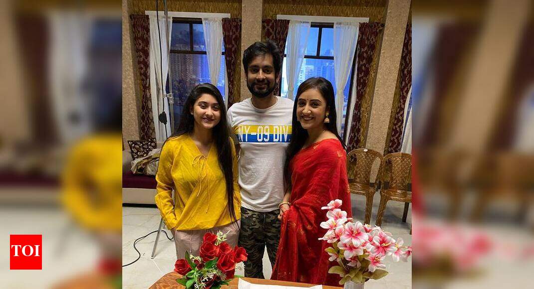 TV show ‘Boron’ completes 100 episodes; team enjoys a cosy celebration ...