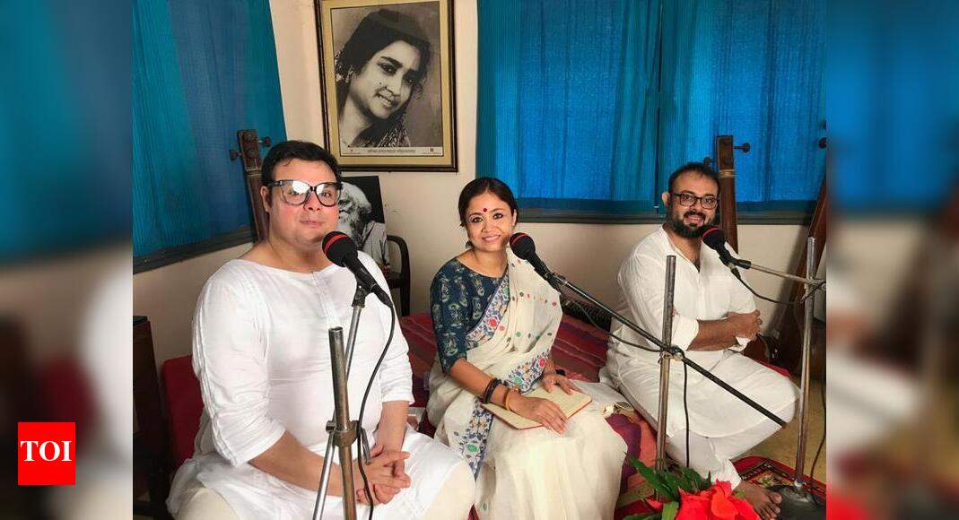 Sujoy Prosad Chatterjee is in Santiniketan for a work-cum-pleasure trip ...