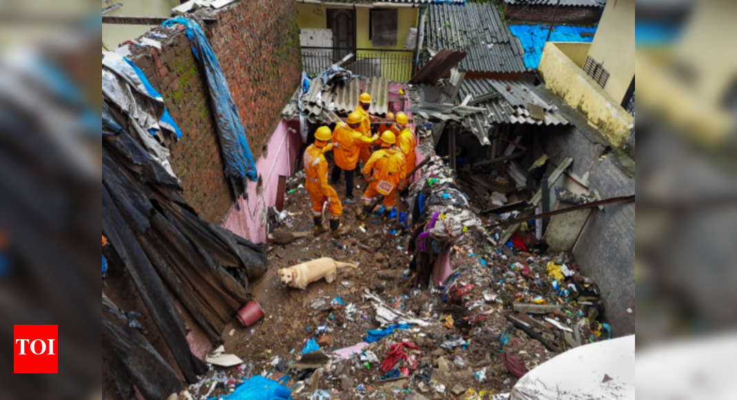 Mumbai: After Chembur wall collapse, two women stood on ladder for 2 ...