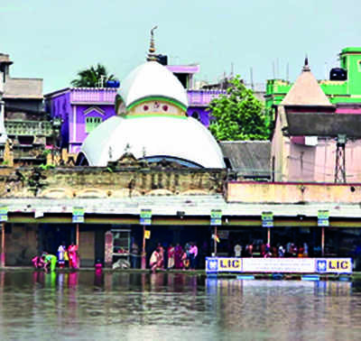 West Bengal: Covid curbs on devotees visiting Tarakeswar temple ...