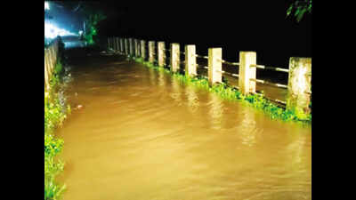 Goa: Paroda bridge goes under as Kushavati swells | Goa News - Times of ...