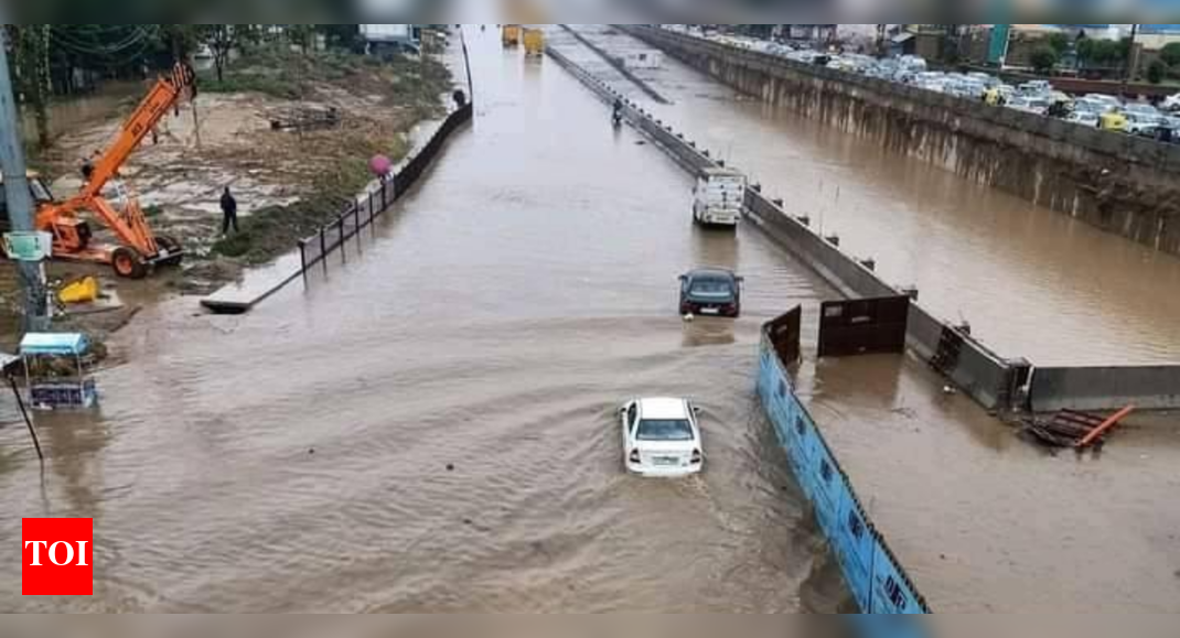 3 dead in building collapse amid heavy rains in Gurugram; waterlogging, traffic jams in several ...
