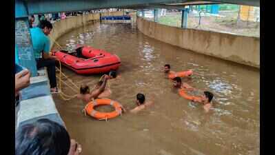 Auto driver drowns in flooded pedestrian underpass | Gurgaon News - The Times of India