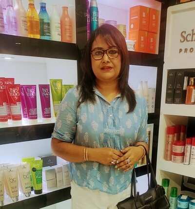Singer Riddhi goes for a new hairstyle | Bengali Movie News - Times of ...