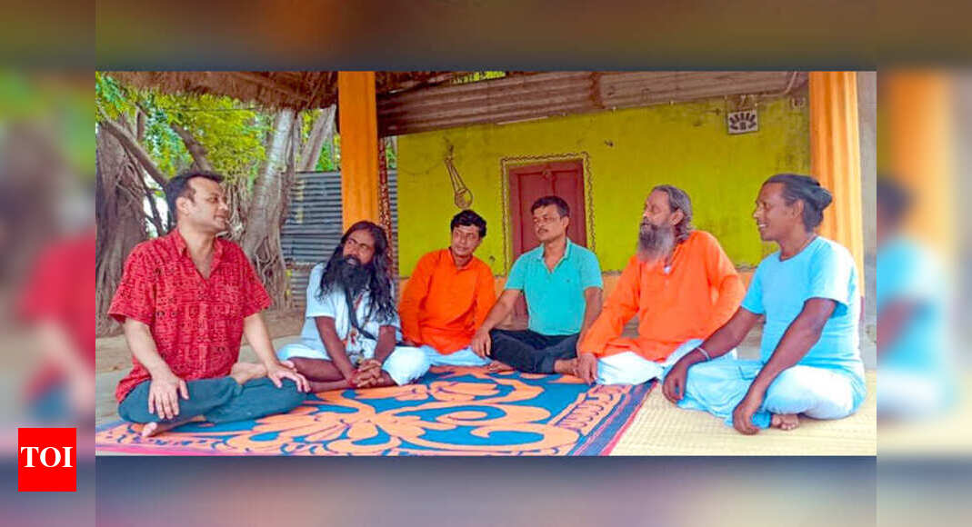 Deb Chowdhury doing his bit to support folk music artistes | Bengali ...
