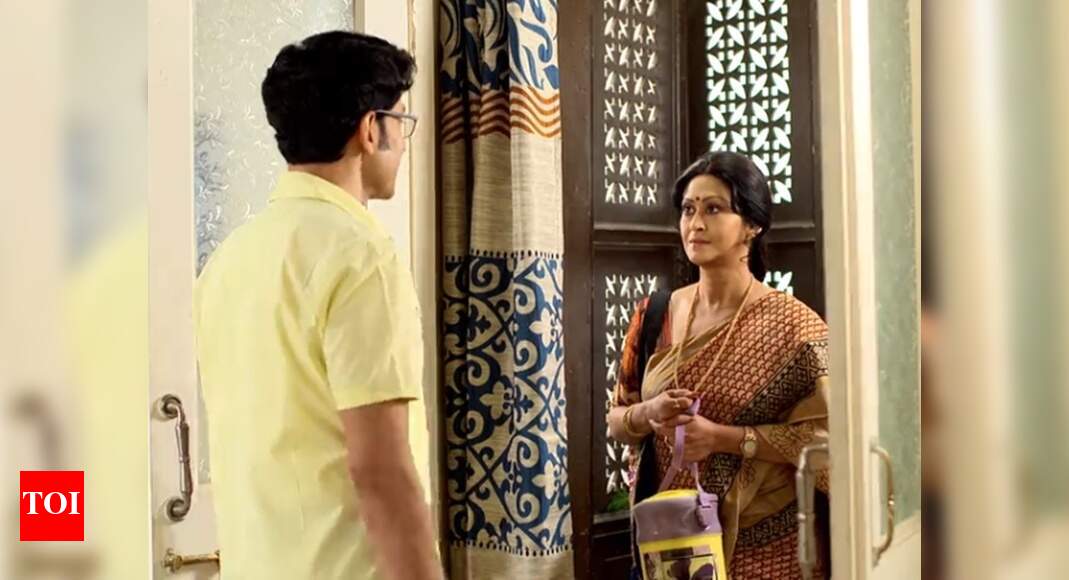 Sreemoyee: Protagonist Sreemoyee gives Rohit a surprise visit - Times ...