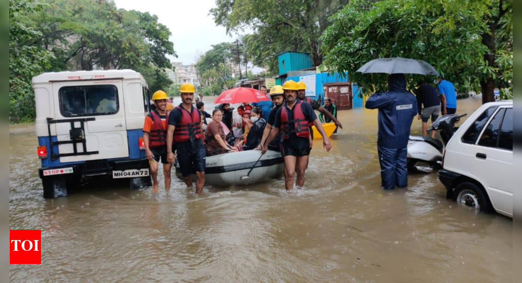 Maharashtra Flood: 11 rescued from bus before it gets swept away in ...