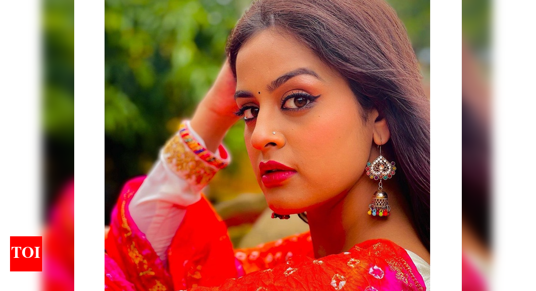 Watch: Yamini Singh grooves to Ranbir Kapoor and Deepika Padukone's ...