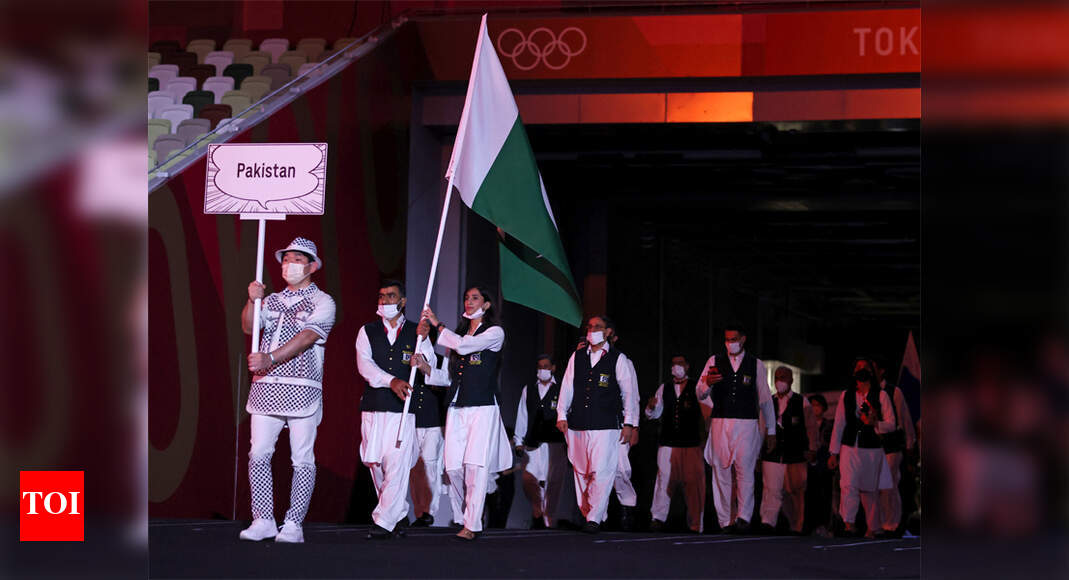 Tokyo Olympics: Pakistan team's flag bearer flouts Covid rules, marches ...