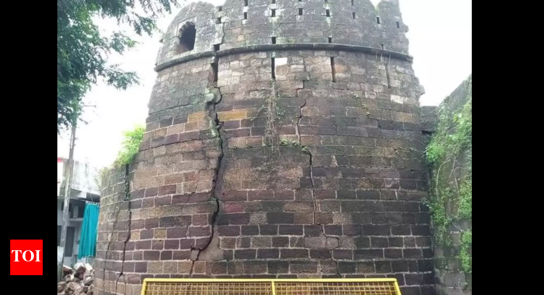 Maharashtra: Two bastions of Ballarpur fort collapse | Nagpur News ...