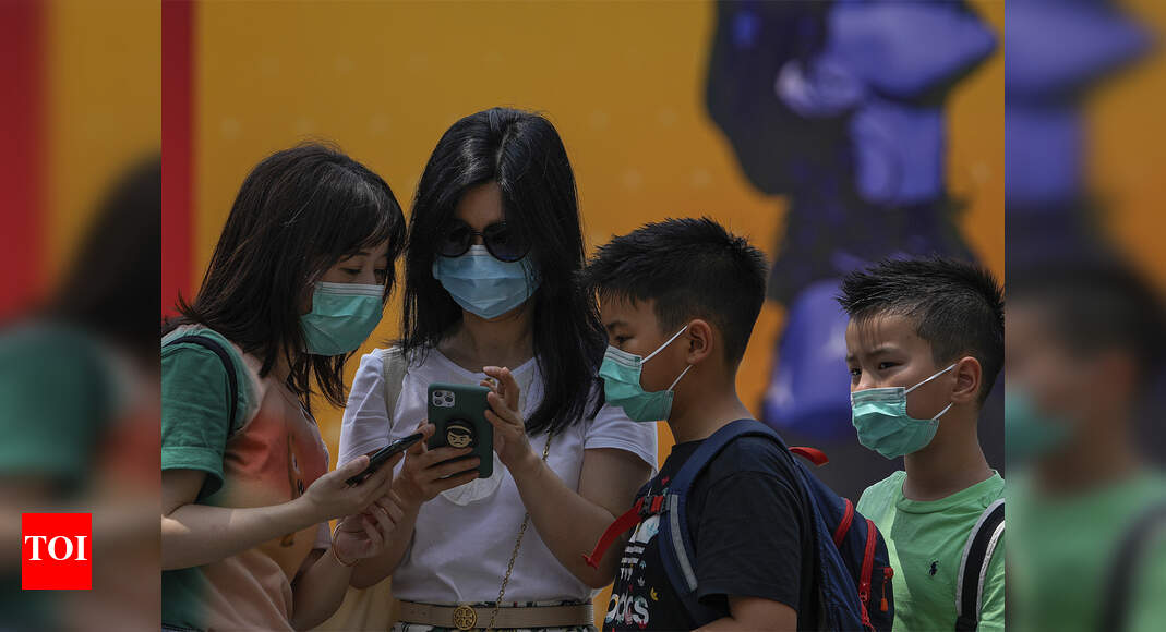 59.2 pc children use smartphones for messaging, only 10.1 pc for online ...