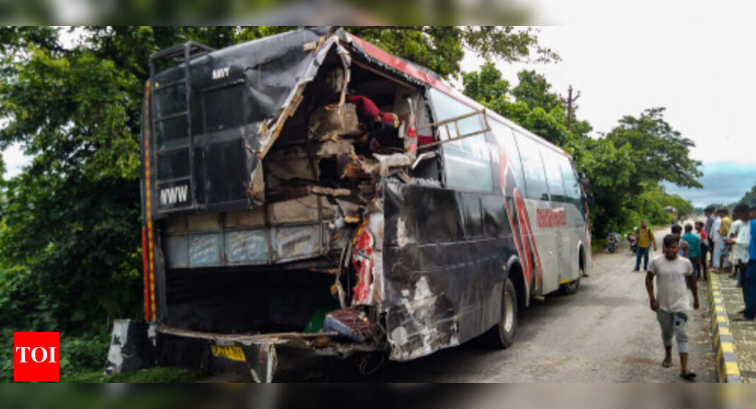 18 migrants dead as truck collides with stranded bus in UP | India News ...