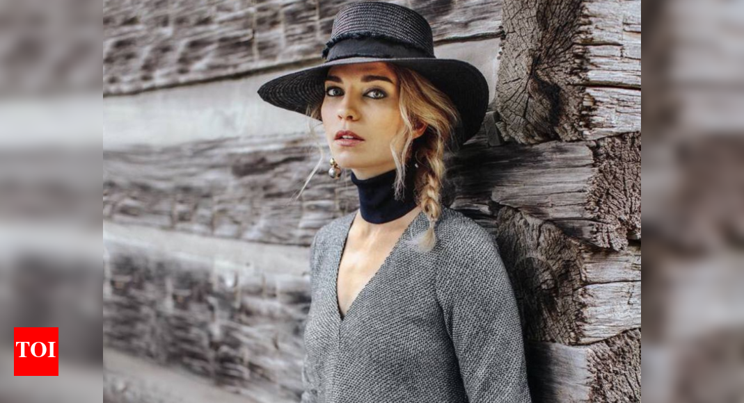 Annie Murphy to lead comedy 'Witness Protection' | - Times of India