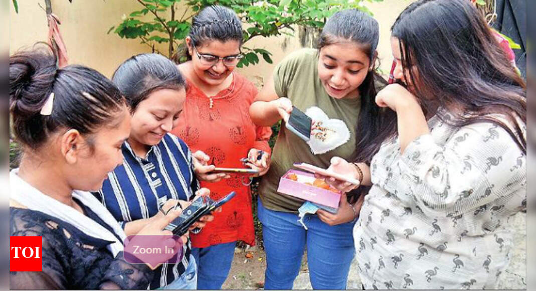 Over 98% students clear CBSE Class XII exams in Patna region | Patna ...