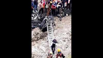 Over 150 stranded in Himachal Pradesh for three days | Shimla News - Times of India