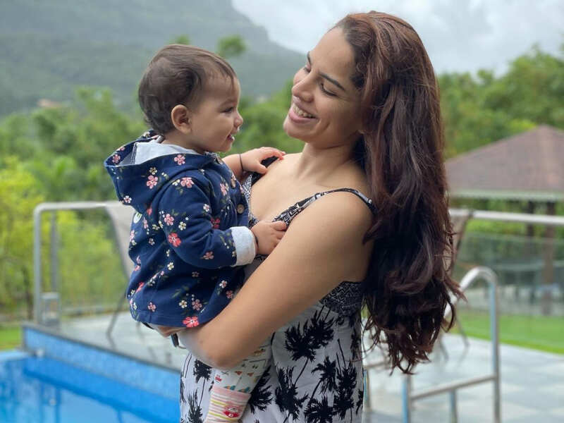 Shikha Singh expresses her happiness to see daughter Alayna growing up ...