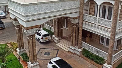 IMA scam: ED raids residences of Roshan Baig, Zameer Ahmed Khan in Bengaluru | Bengaluru News ...