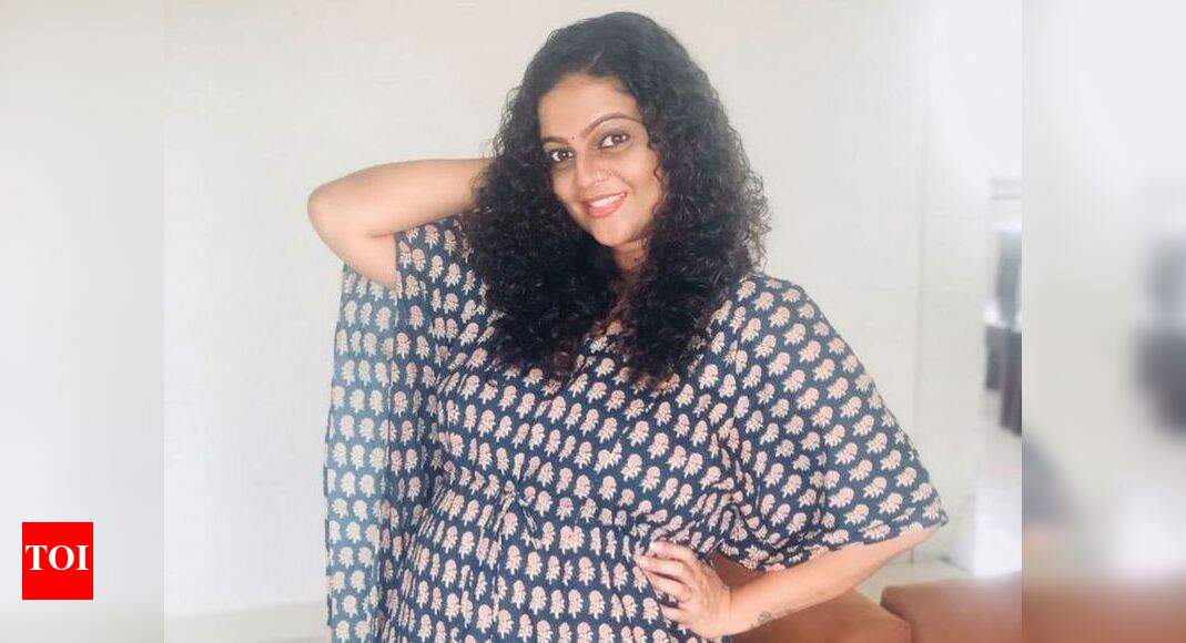 Mom-to-be Aswathy Sreekanth gives a hilarious reply to a netizen who ...