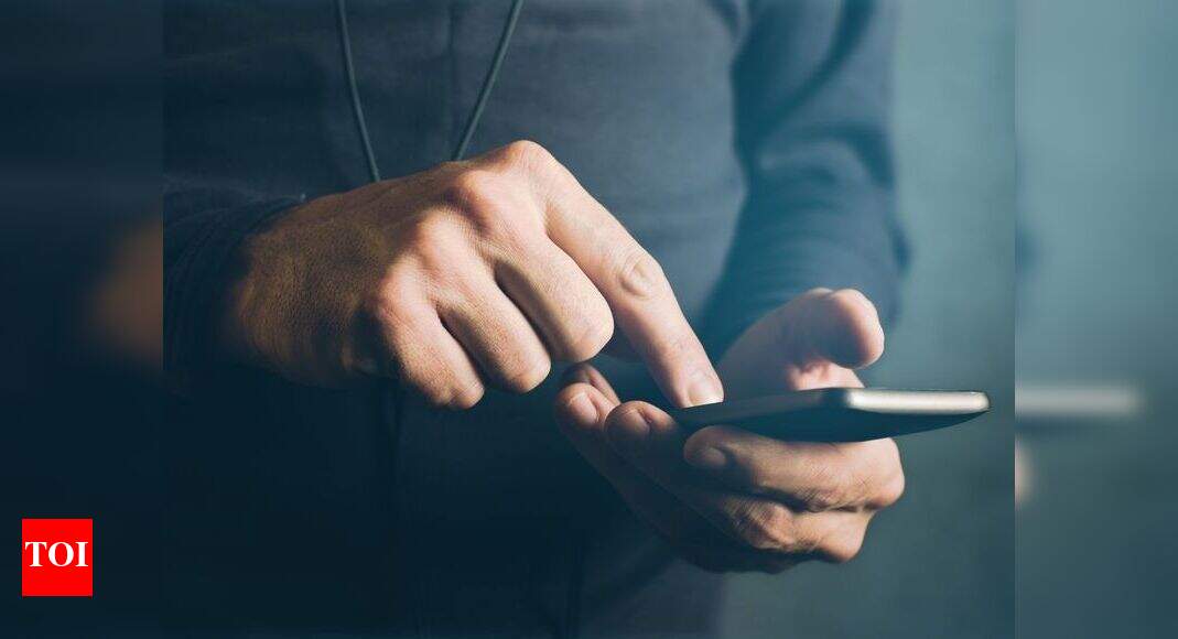 Signs of toxic texting - Times of India