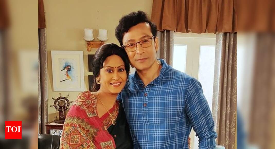 ‘Sreemoyee’ crosses 700 episodes; Actor Tota Roy Choudhury gets ...