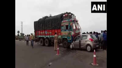 Five killed in truck-car collision in Telangana | Hyderabad News ...