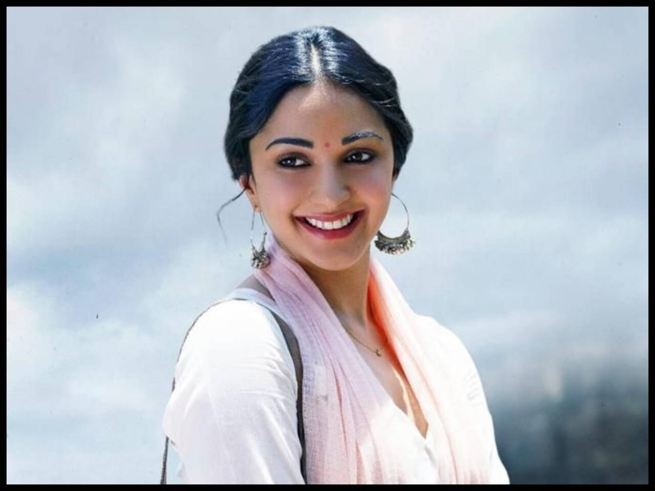 Dimple Shah Makeup Reviews | Saubhaya Makeup