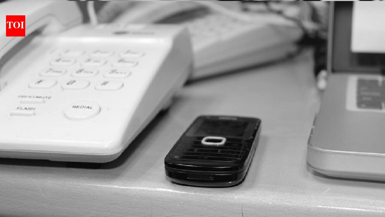 Feature Phones: Simple Feature Phones With Keypad With Voice Calling ...