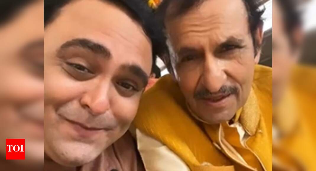 Hemang Dave enjoys some fun time with veteran star Firoz Irani ...