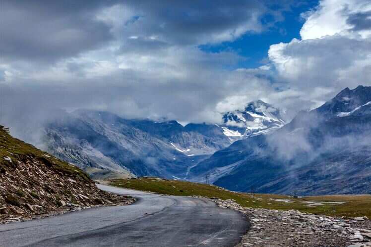 5 Indian motorable mountain passes that are actually higher than ...
