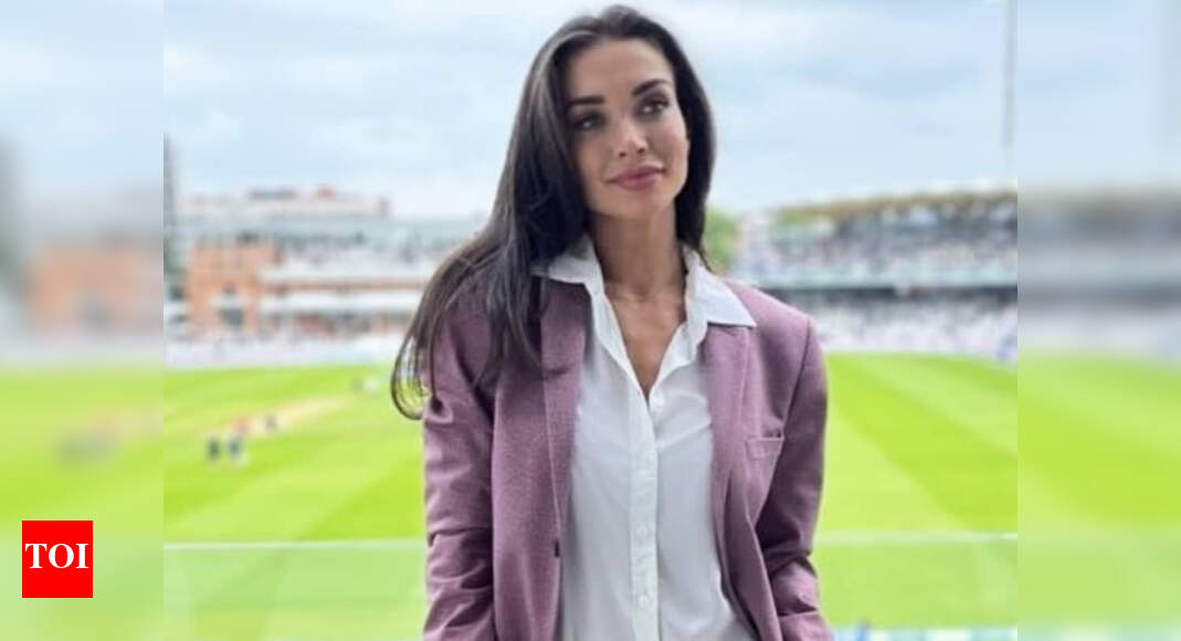 Amy Jackson spotted at Lord's stadium during Ind vs Eng test match ...
