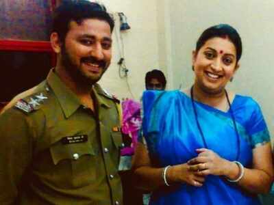 PHOTO! Aakash Zala shares a throwback memory with Smriti Irani ...