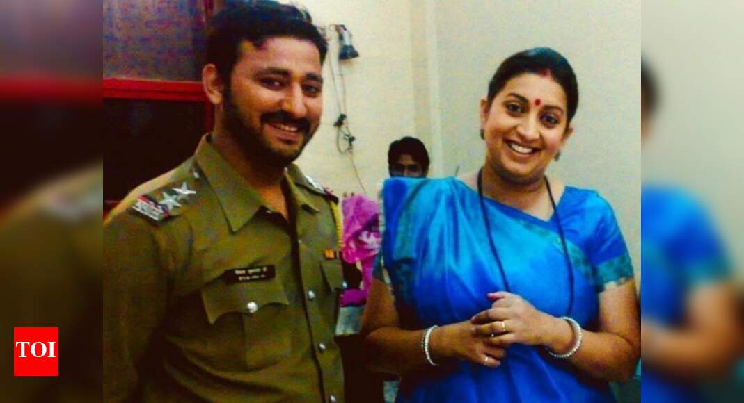 PHOTO! Aakash Zala shares a throwback memory with Smriti Irani ...