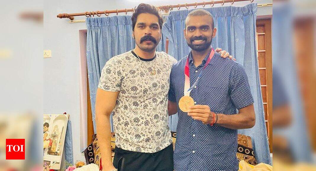 Star Magic fame Shiyas Kareem meets Indian Hockey team's goalkeeper PR ...