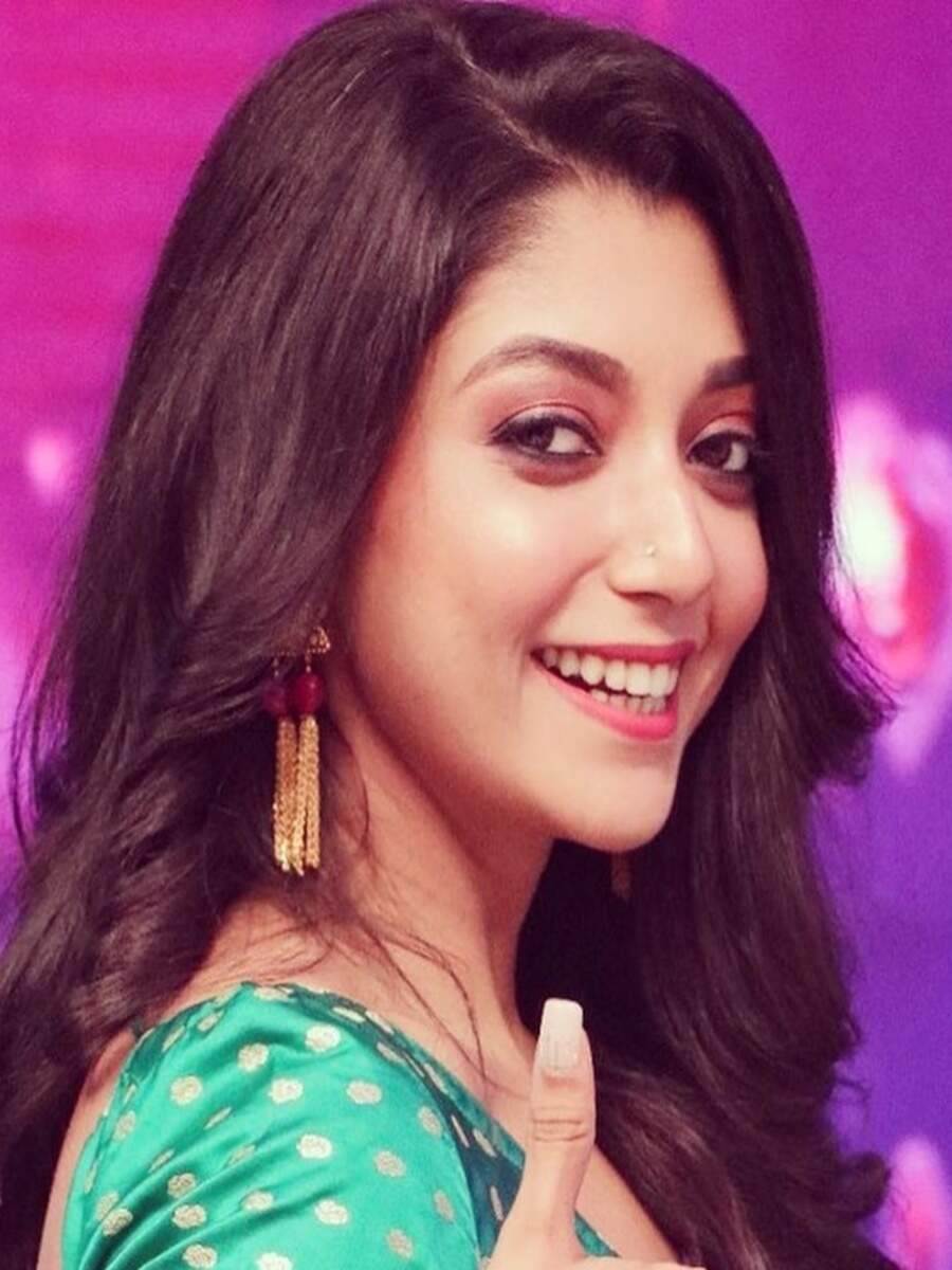 Devlina Kumar looks elegant in traditional avatar | Times of India